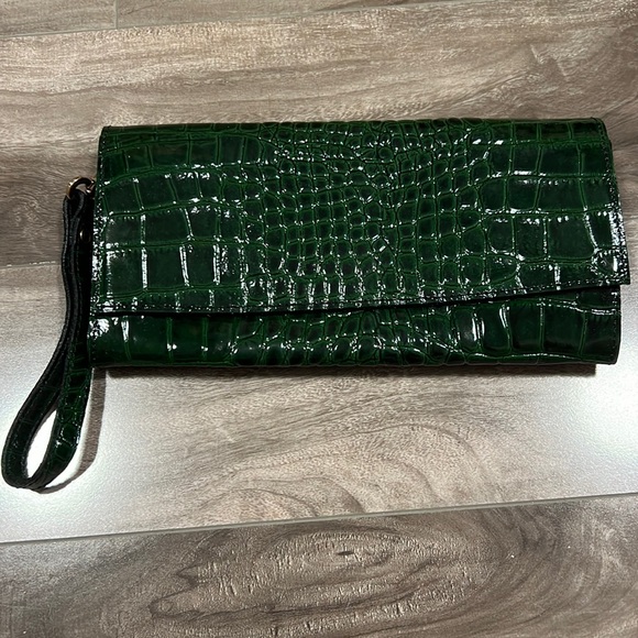 LE SOLIM | Bags | Brand New Made In Italy Green Wrislet | Poshmark